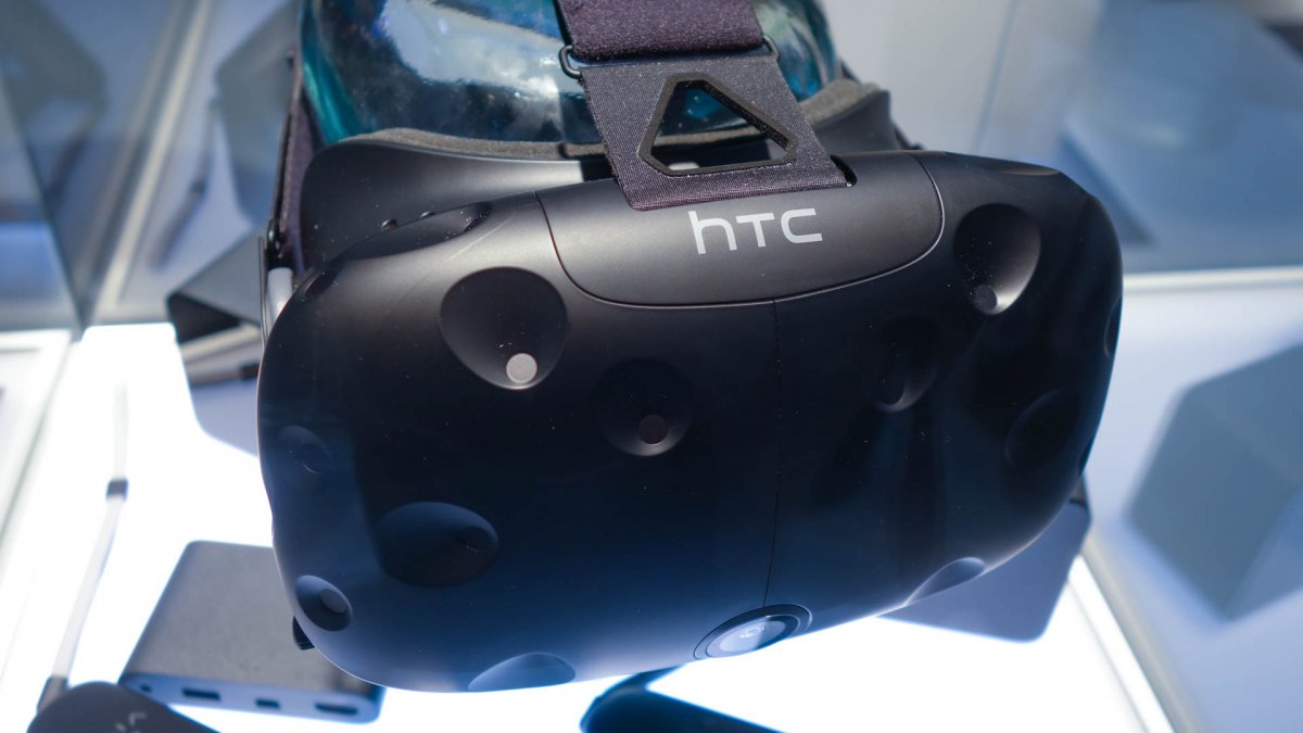 MWC 2016: HTC zeigt finale Version der HTC Vive | heise online