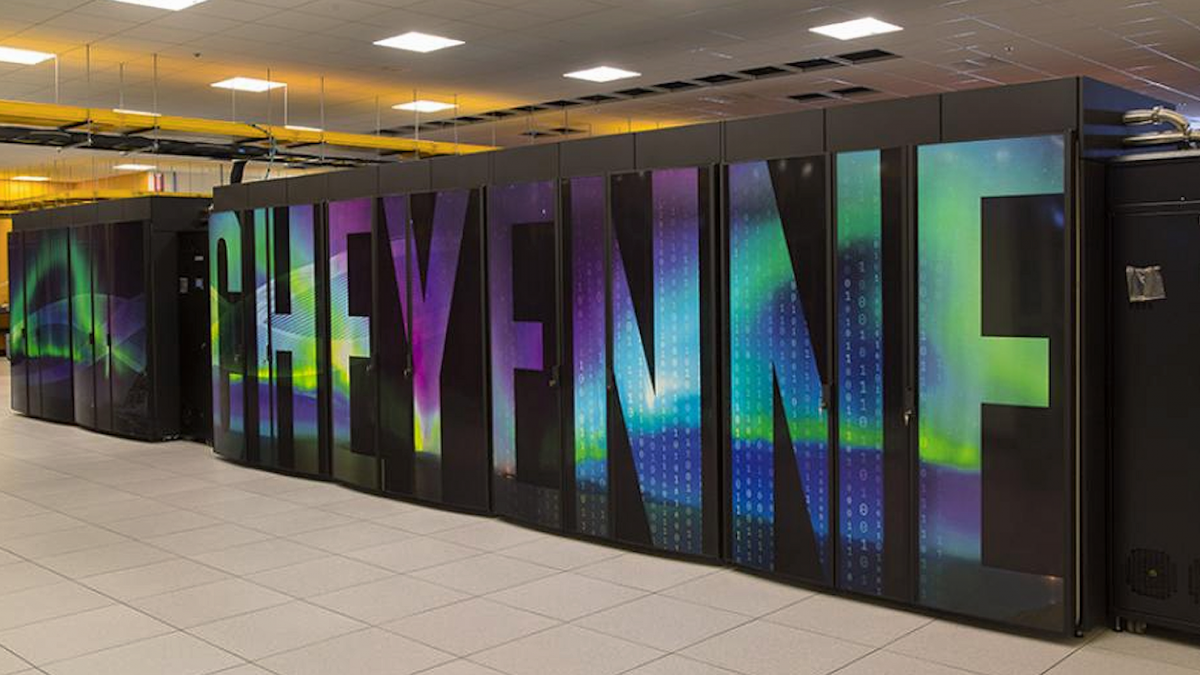 Well-used supercomputer auctioned off for 480,000 US dollars | heise online
