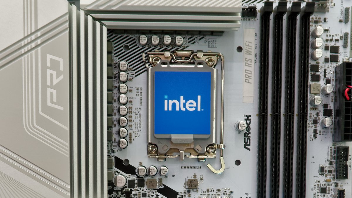 Arrow Lake: Hersteller zeigen Mainboards mit Intels neuem CPU-Sockel | heise online