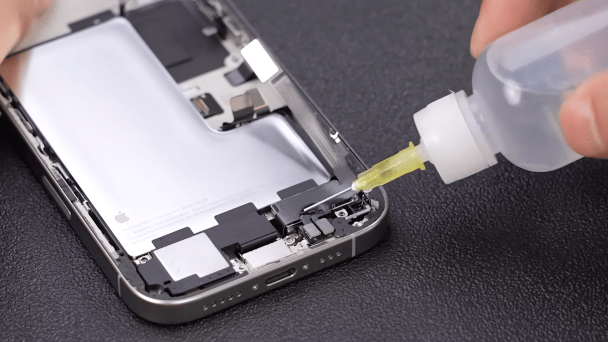 iPhone 16 teardowns: modifications and larger batteries | heise online