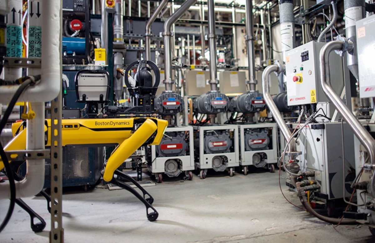 Boston Dynamics: Spot robot dog improved for industrial use | heise online
