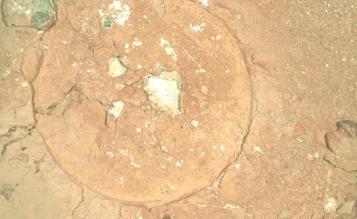 NASA's Perseverance rover uncovers mysterious green spot on Mars ...