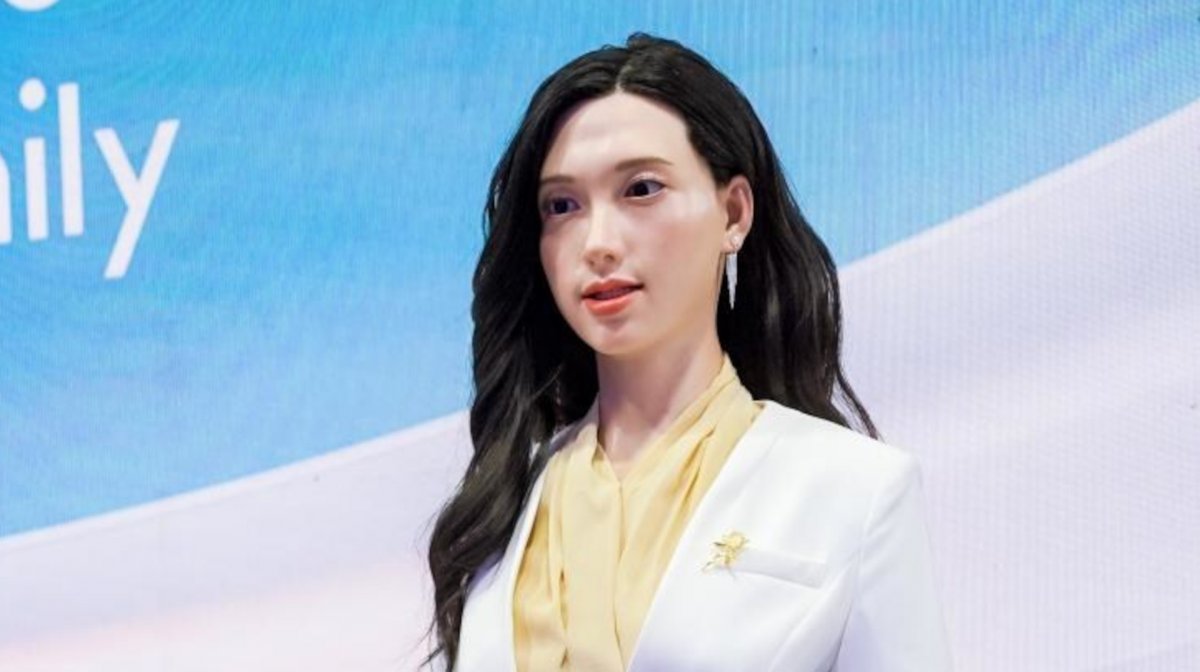 UBTech shows humanoid robot Una in the shape of a woman | heise online