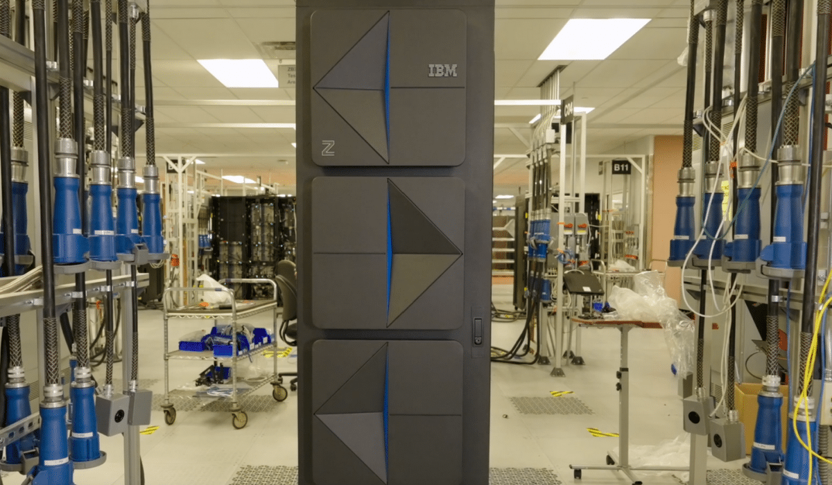 IBM's z17: New mainframe generation also for AI workloads | heise online