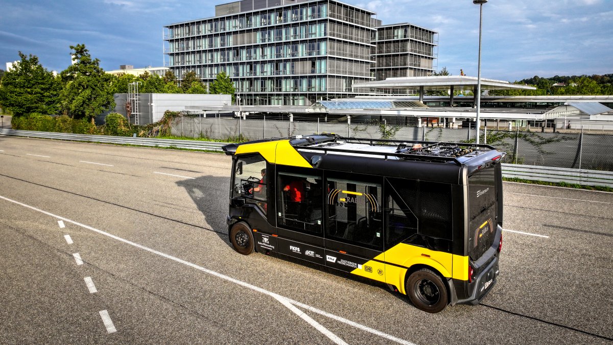 Autonome Shuttles im Praxistest: Wie das KIT den ÖPNV auf dem Land ...