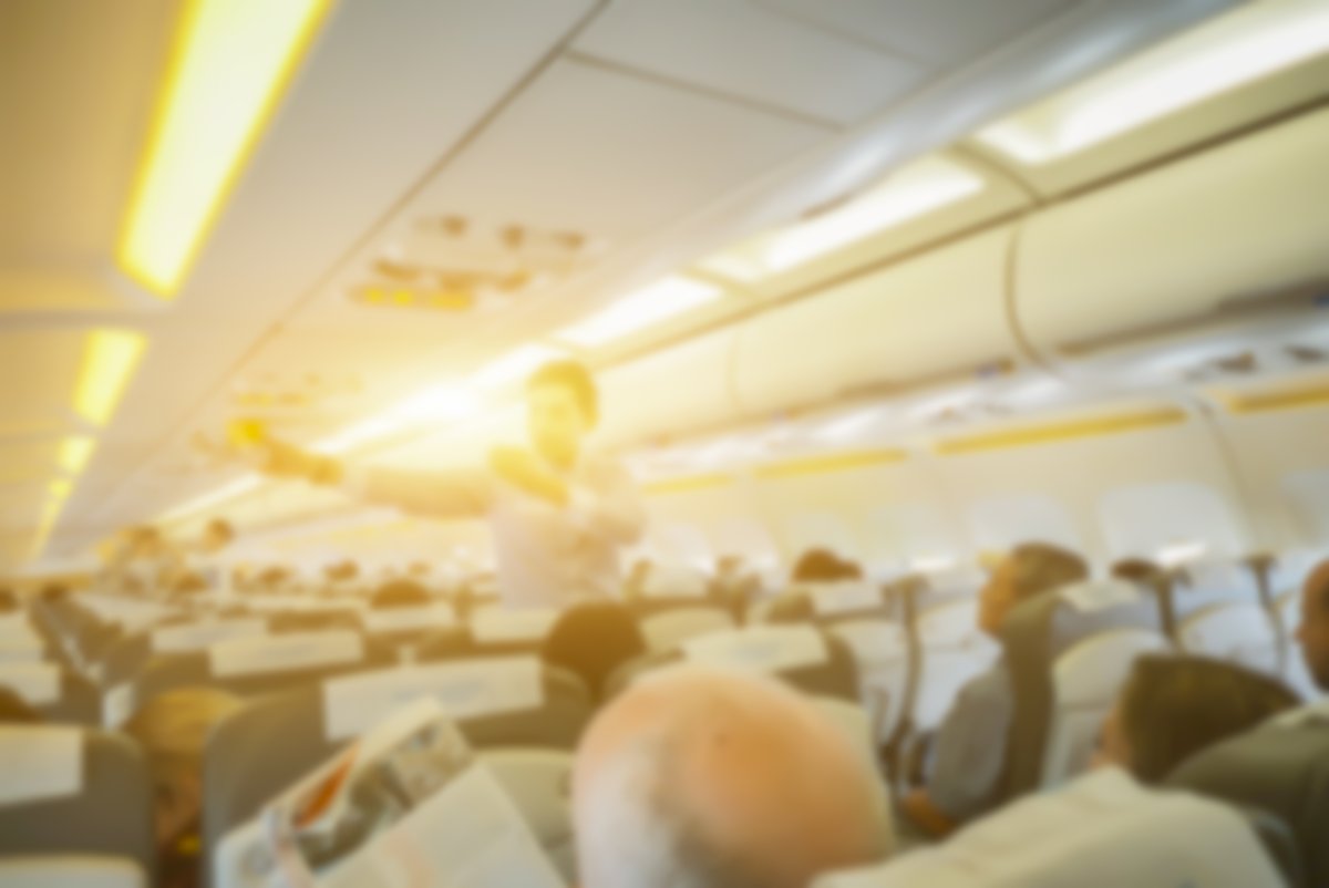 Bluetooth speaker named "Bomb": Plane turns back over the Atlantic ...