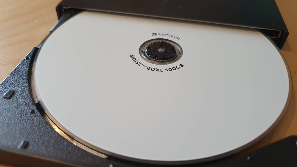 Langzeitarchivierung: Verwirrung um die M-Disc | heise online