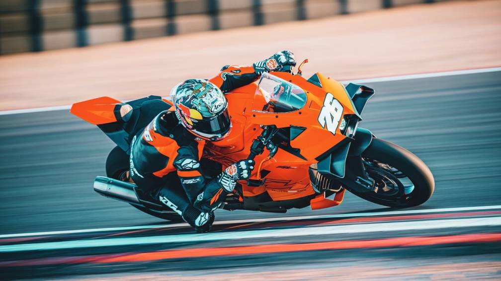 Vorstellung KTM 990 RC R: Ehre wieder hergestellt | heise autos