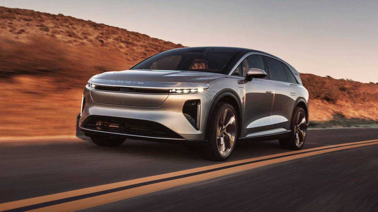 Vorstellung Lucid Gravity: Luxuriöses E-SUV mit riesigem Glasdach | heise autos