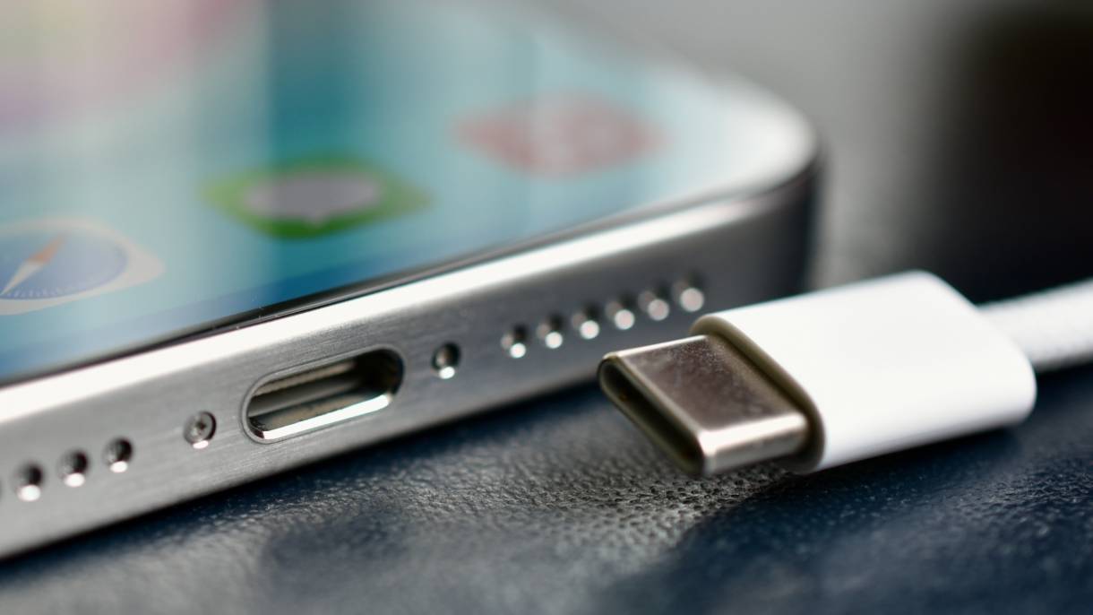 Apples USB-C-Controller aus dem iPhone entschlüsselt | heise online