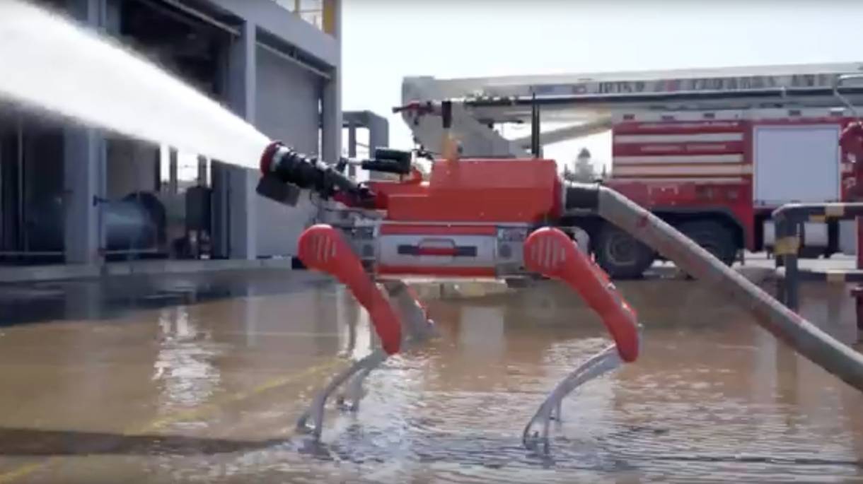 Special Unitree B1 robot dog can fight fire | heise online