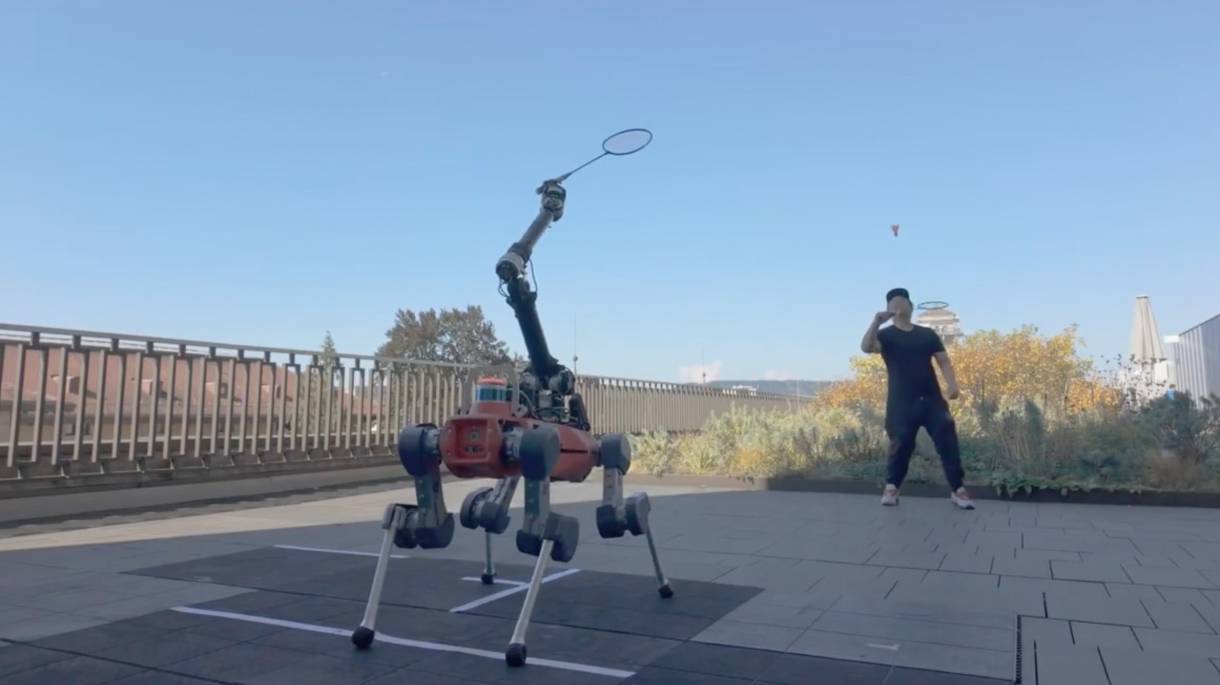 ETH Zurich: Four-legged ANYmal robot plays badminton | heise online
