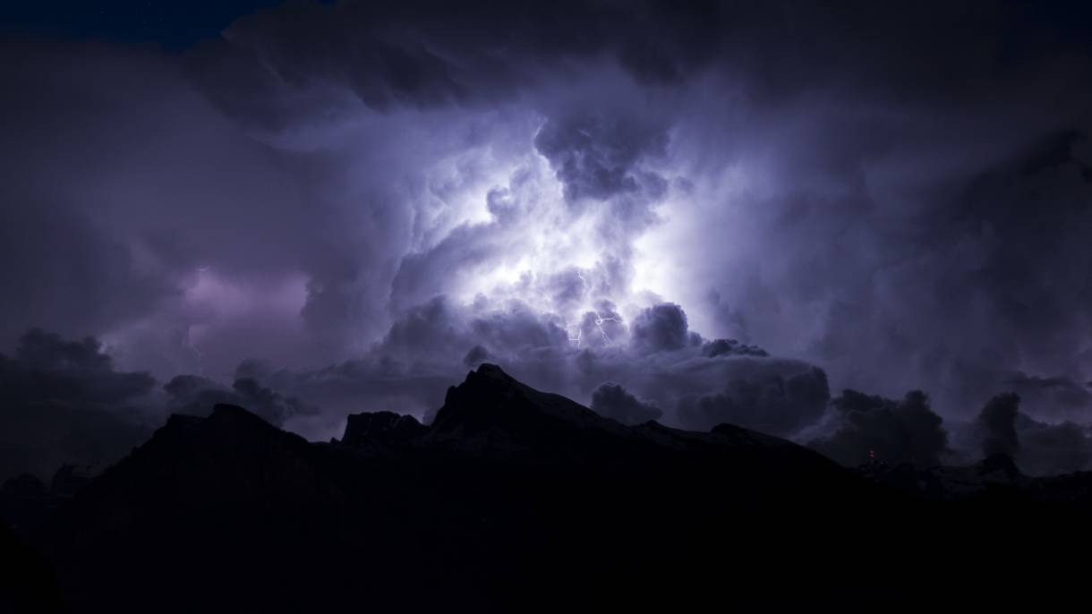 WeatherNext 2: Google DeepMind introduces new AI weather model | heise ...