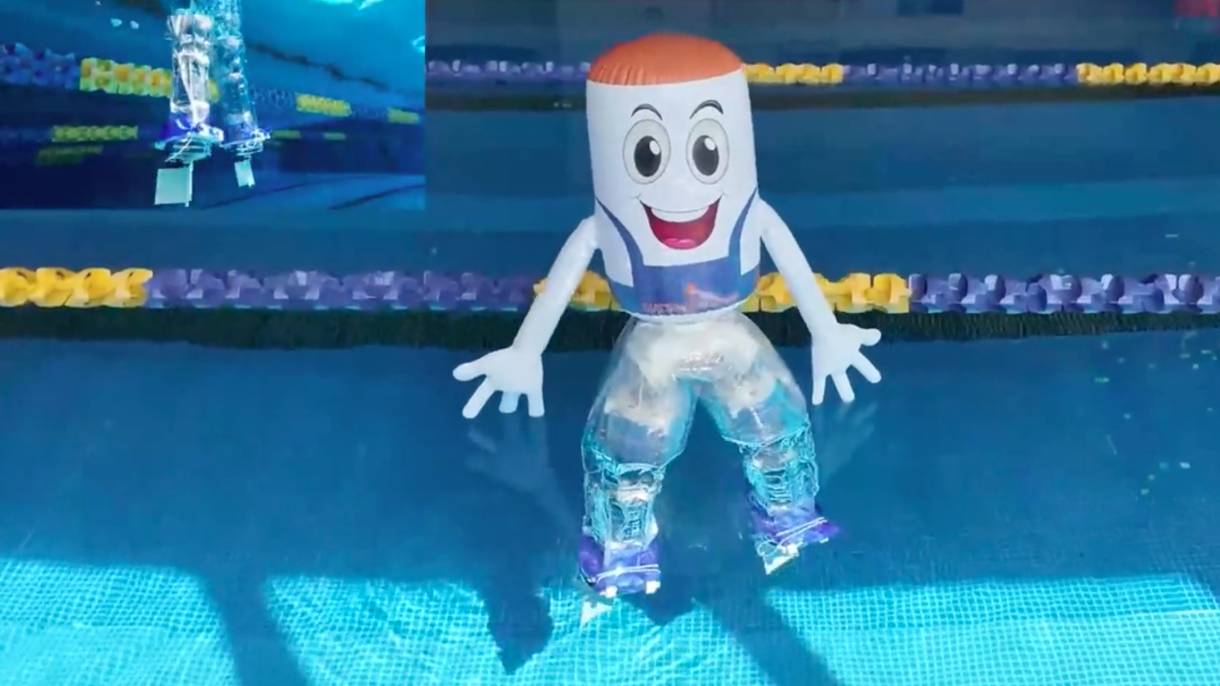 Humanoid robot grows, shrinks, walks on water, and flies | heise online