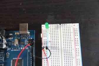 Arduino-Tutorial: Die allerersten Schritte | heise online