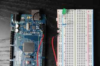 Arduino-Tutorial: Die allerersten Schritte | heise online