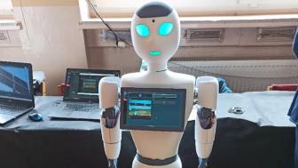 Axon, the partially humanoid open-source robot from the 3D printer ...