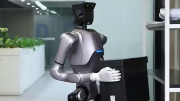 Dobot Robotics shows humanoid robot Atom for 27,500 US dollars | heise online