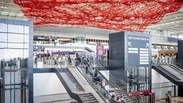 Cyberattack on airports: Problems continue at BER and one arrest | heise online